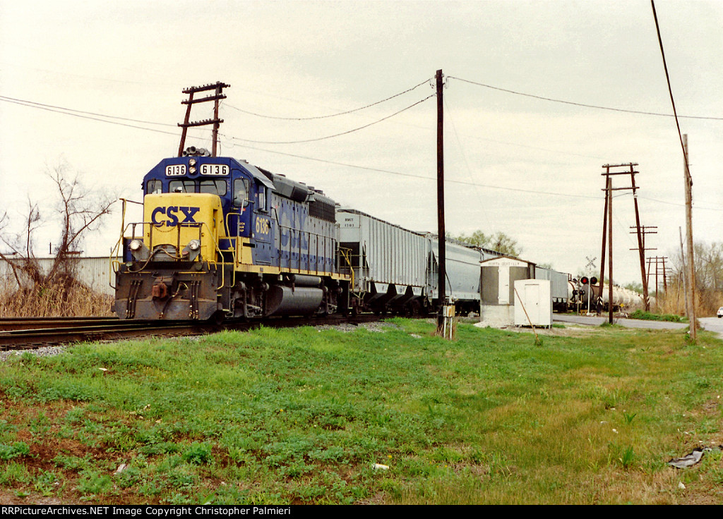 CSXT 6136 Leads the Bay Turn